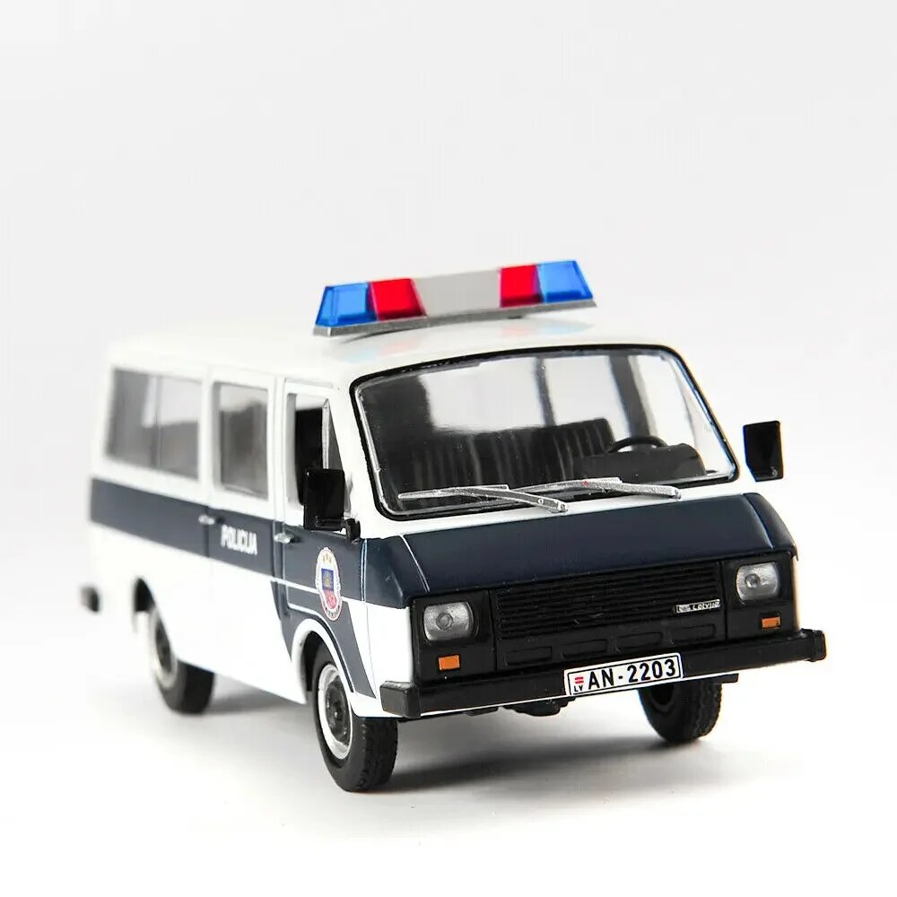 Коллекционная модель автомобиля RAF-22038 DeAGOSTINI