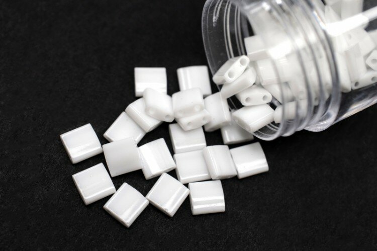 Бисер японский MIYUKI TILA #0402 белый, непрозрачный, 5 грамм