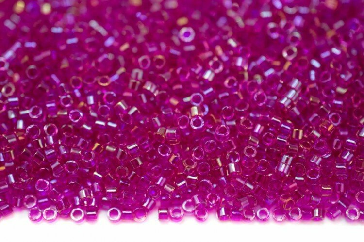 Бисер японский MIYUKI Delica цилиндр 11/0 DB-1743 радужный хрусталь/ярко-розовый, окрашенный изнутри, 5 грамм