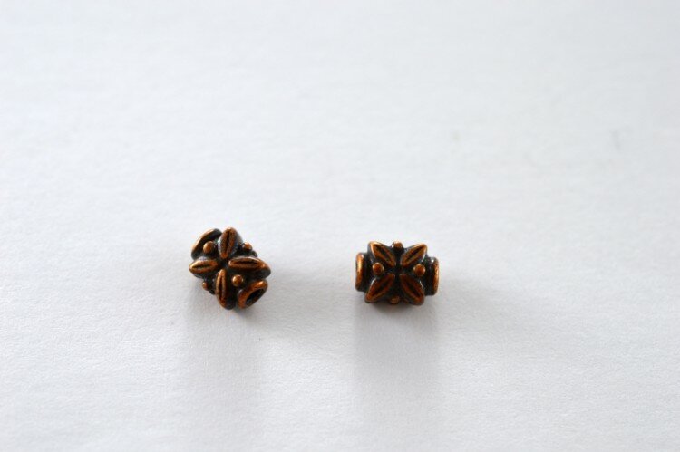 Разделительная бусина Листик TierraCast Медь с чернением 8х6х4мм, отверстие 1,5мм, 94-5572-18, 1шт