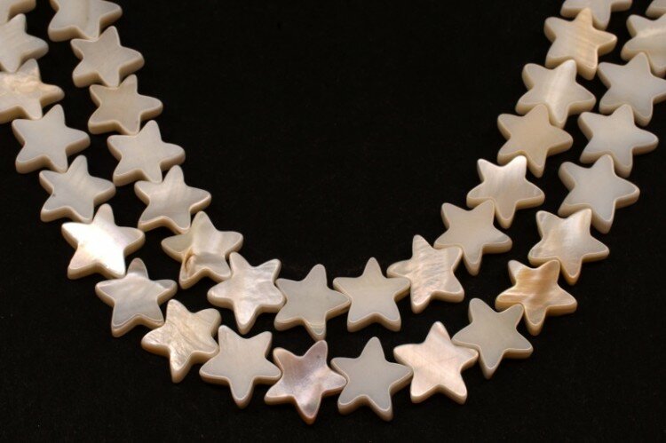 Бусины Звезда из ракушки 10х10х2-3мм, отверстие 1мм, цвет кремовый, 526-025, 1нить (около 15см около 18шт)