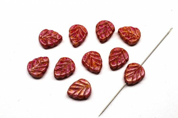 Бусина Листочек 10х8х3мм, цвет 02010/65327 розовый, непрозрачная, 735-185, 10шт