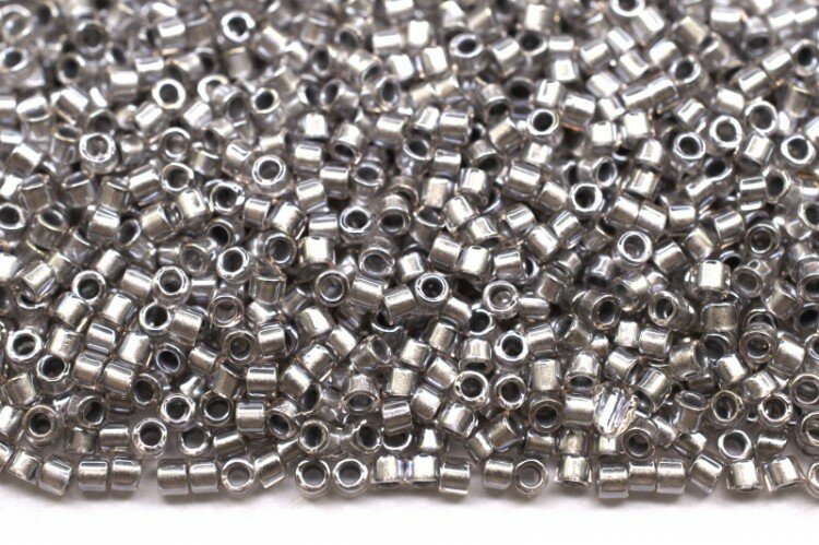 Бисер японский TOHO Treasure цилиндрический 11/0 #1009 серый, серебряная линия внутри, 5 грамм