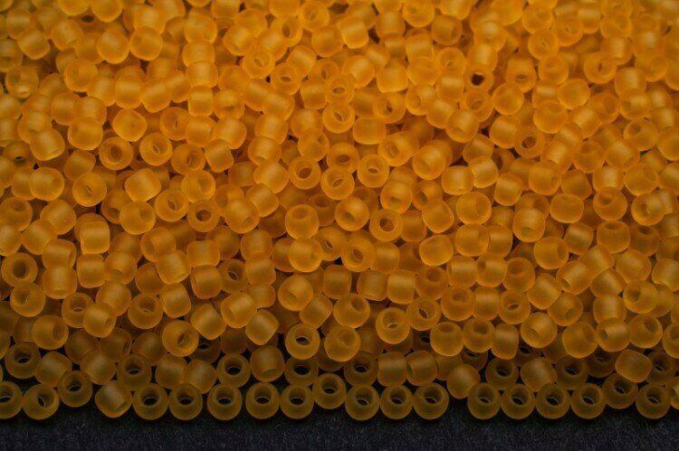 Бисер японский TOHO круглый 11/0 #0002F светлый топаз, матовый прозрачный, 10 грамм