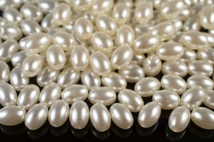 Бусины акриловые Рис 11х7,5мм, отверстие 1мм, цвет слоновая кость, имитация жемчуга, 540-252, 10г (около 30шт)