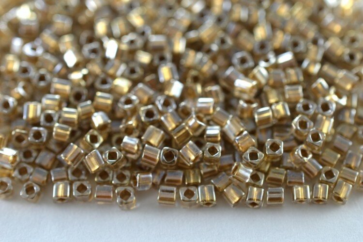 Бисер японский TOHO Cube кубический 1,5мм #0989 хрусталь, золотая линия внутри, 5 грамм