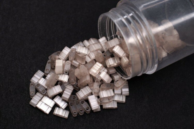 Бисер японский MIYUKI Half TILA #2553 светлый серо-бежевый, шелк/сатин, 5 грамм