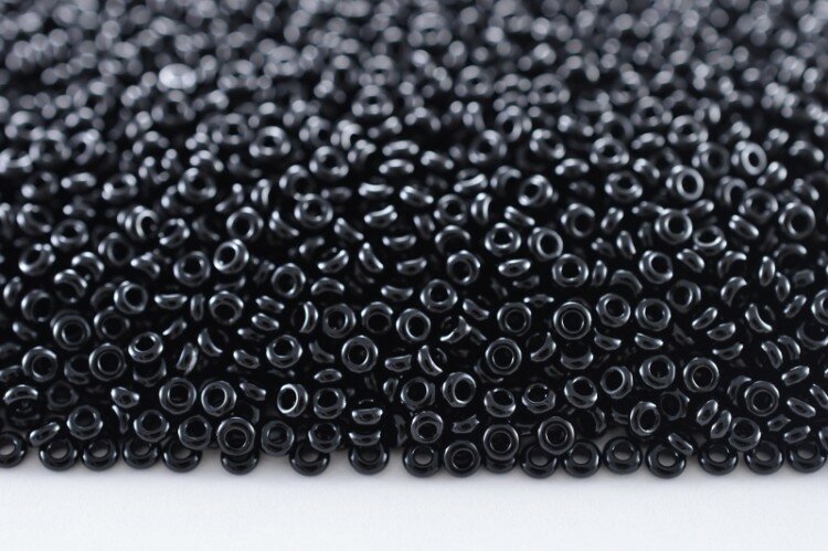 Бисер японский TOHO Demi Round 11/0 #0049 черный, непрозрачный, 5 грамм