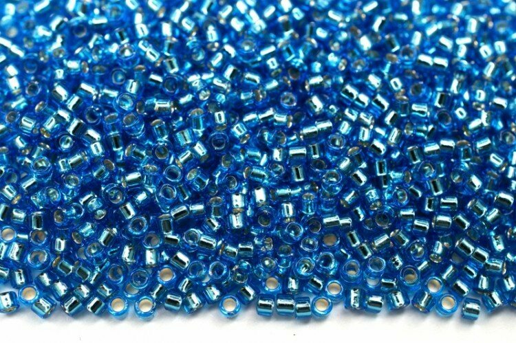Бисер японский TOHO Treasure цилиндрический 11/0 #2206 синий, серебряная линия внутри, 5 грамм