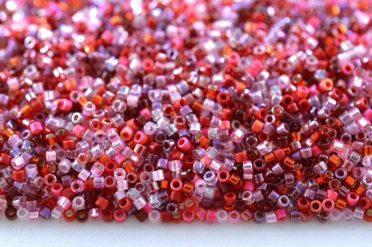 Бисер японский MIYUKI Delica цилиндр 11/0 DB-MIX05 клубничные поля, микс Strawberry Fields, 5 грамм