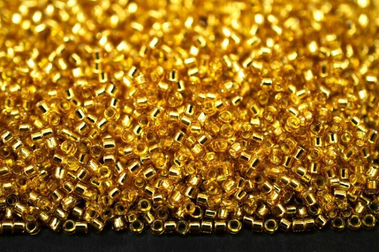 Бисер японский TOHO Treasure цилиндрический 11/0 #0022B топаз, серебряная линия внутри, 5 грамм