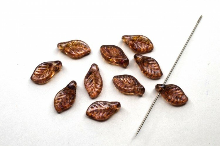 Бусина Листочек 12х6х3мм, цвет 00030/65323 коричневый, прозрачная, 735-153, 10шт