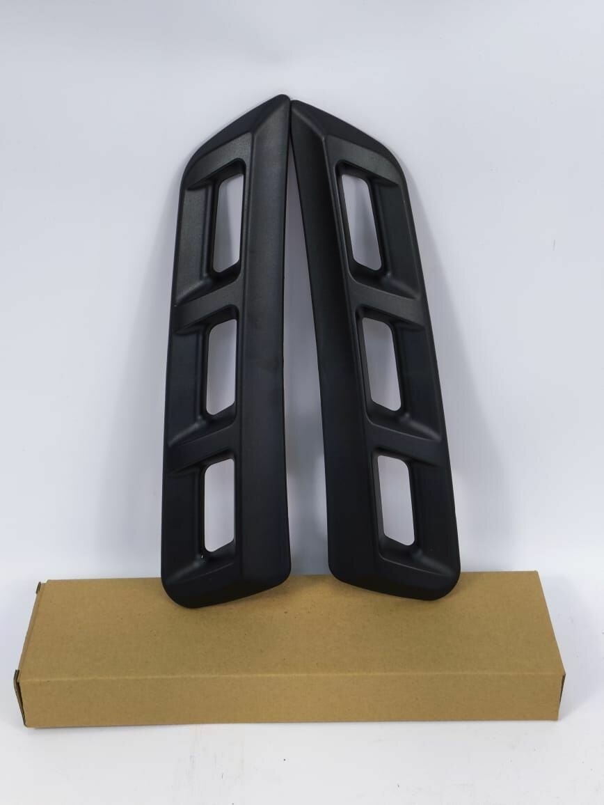 Накладки на боковые стойки воздуховодов Нива 4*4 к-т. из 2 штук.