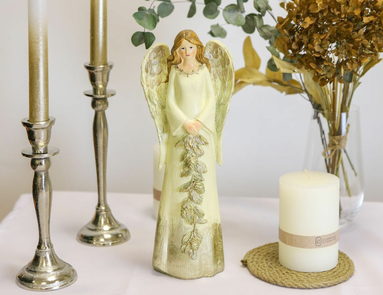 Декоративная фигура ангел рождества с гирляндой в руках, полистоун, 29 см, Edelman 1142836-1