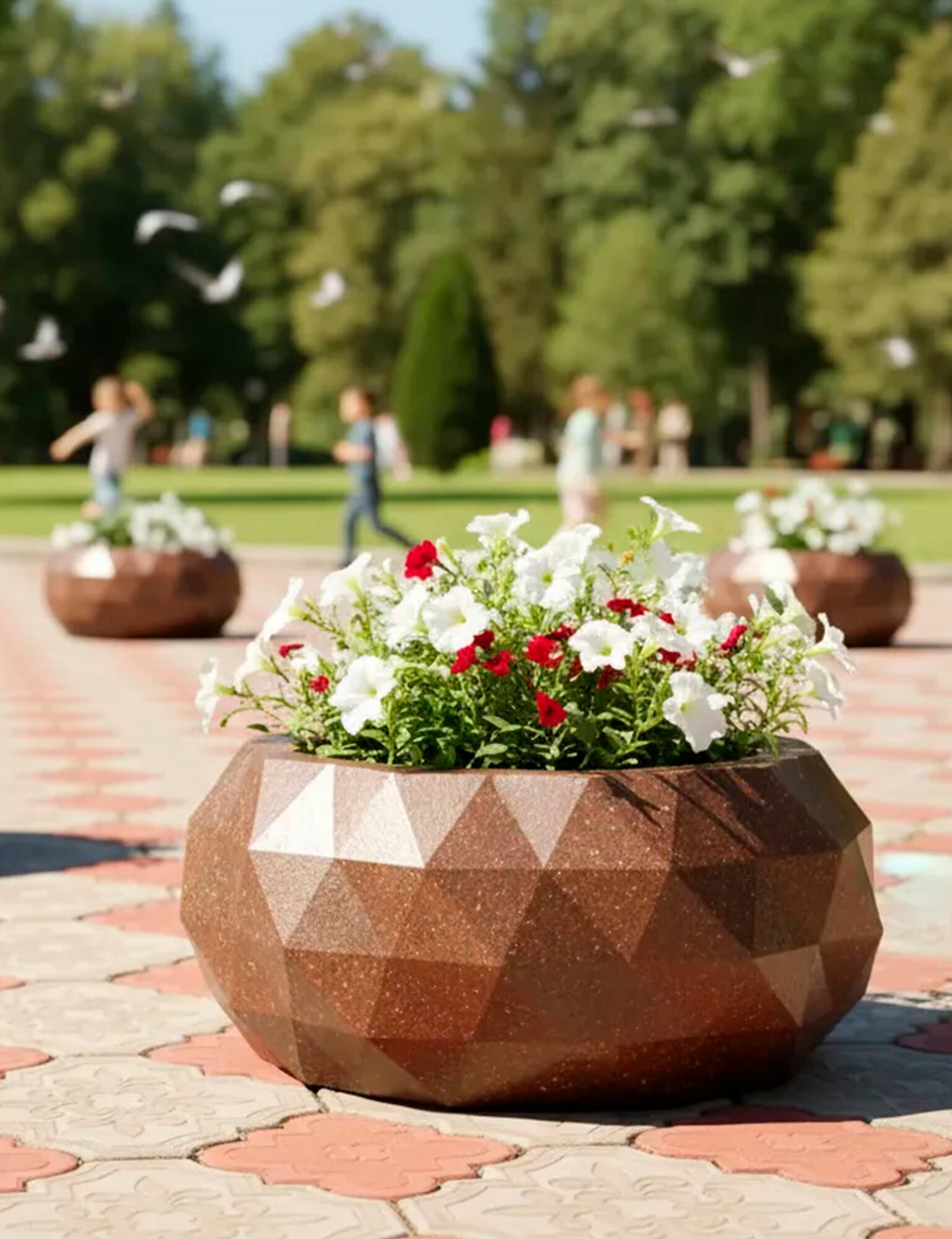 Кашпо Криница "Бисер", уличный вазон для цветов, ручной работы, бетон