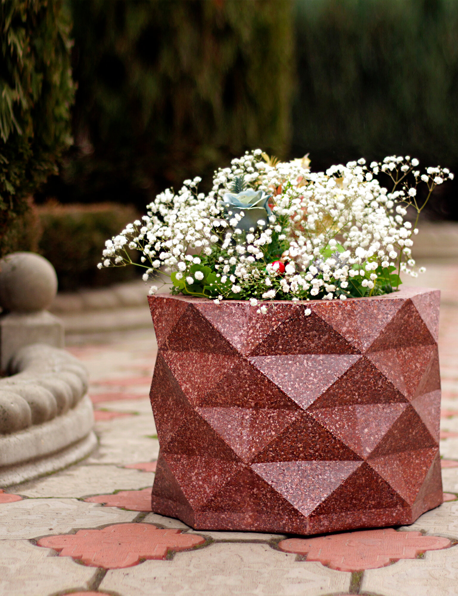 Вазон уличный "Бисер Мальчик", бетонный, цвет красный, круглый, 40 см, 12л