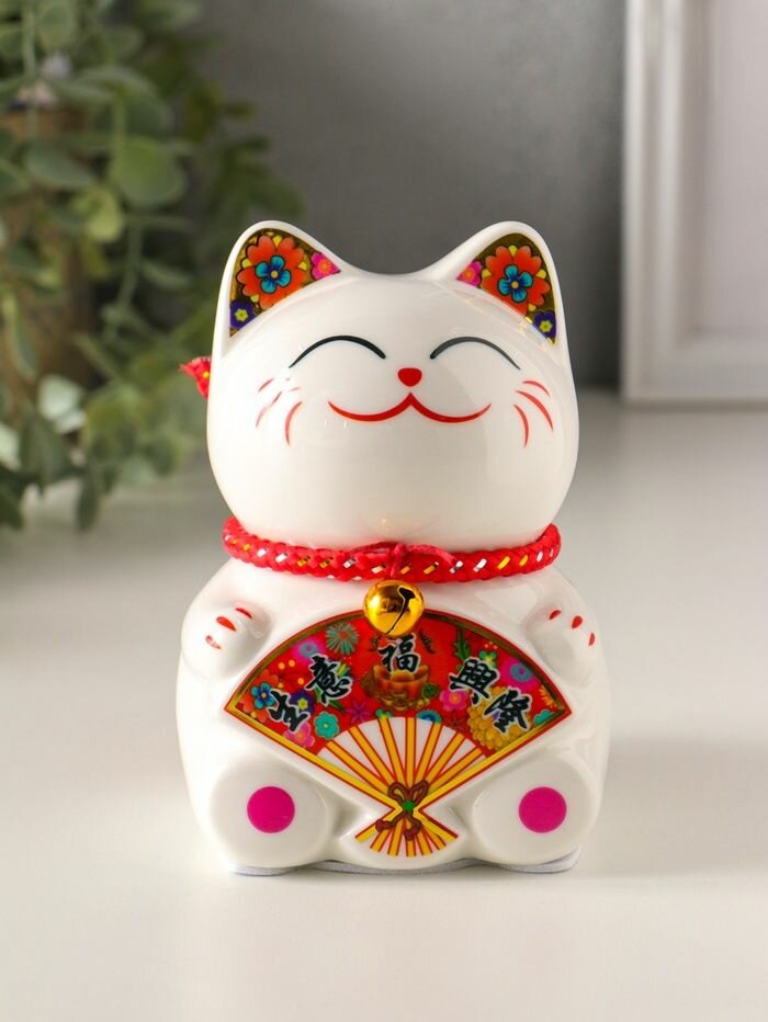 Копилка для денег Кот Манэки-нэко с веером , керамика, 7.8 7.5 12.5 см