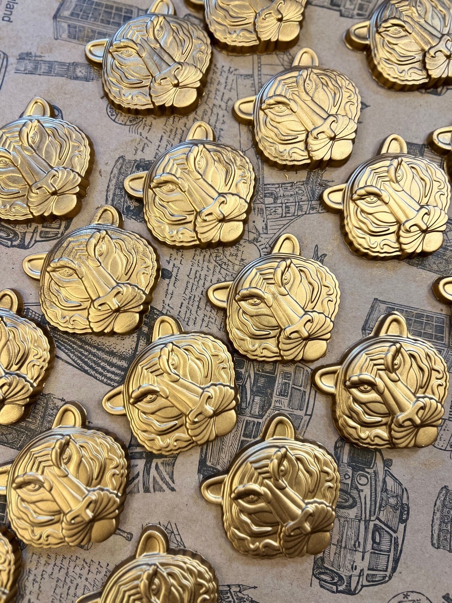 Шоколадный набор "Тигры", темный бельгийский шоколад, ручная работа