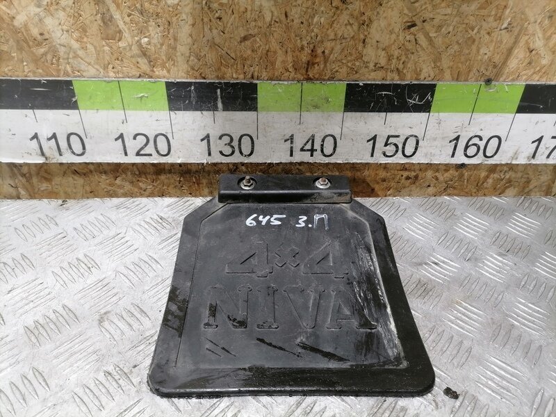 Брызговик правый задний VAZ NIVA 21218404312