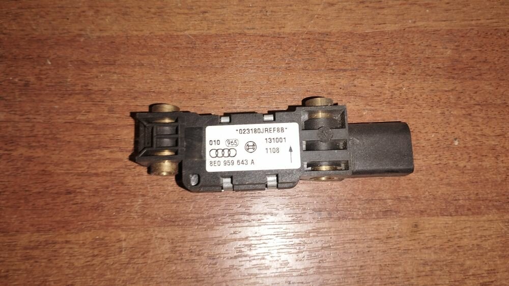 Датчик удара подушек безопасности Audi A4 8E 8E0959643A