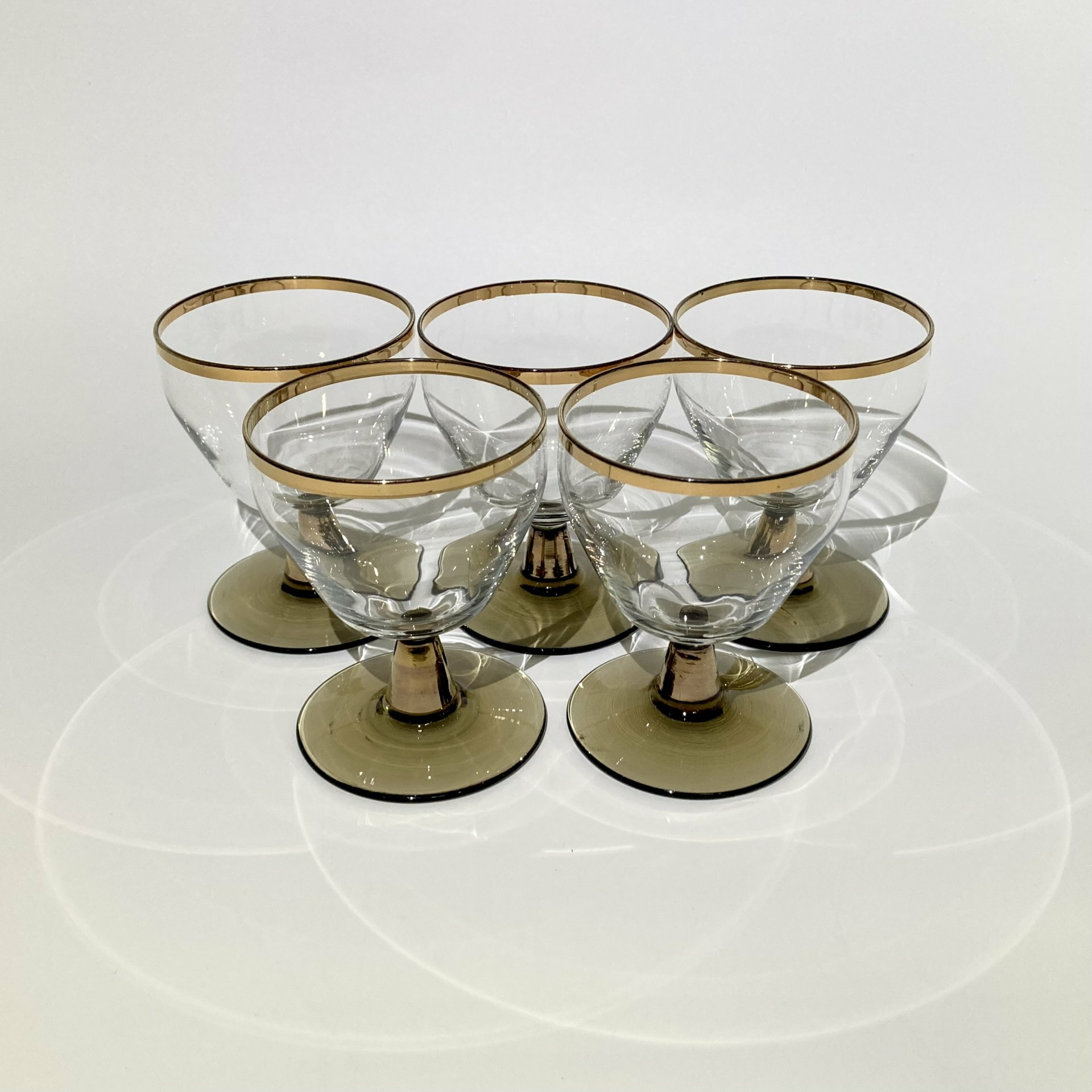 Набор из 5 рюмок (фужеров) с декором в виде золотой ленты, стекло, золочение