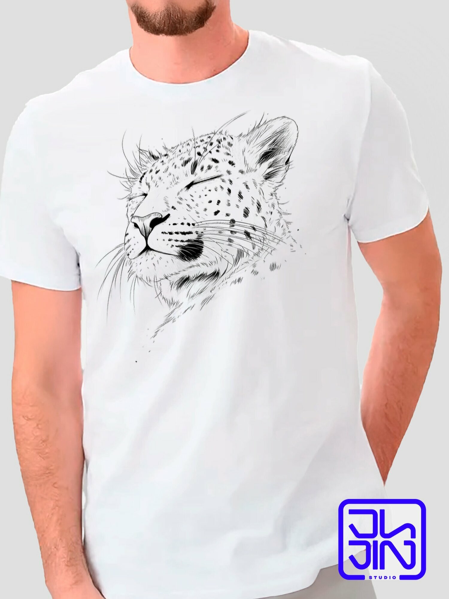 Футболка классическая мужская с авторским принтом Леопард минималистичный, черно белый портрет в дизайнерском белом стиле, белый хлопковый трикотаж с прикольным рисунком на груди