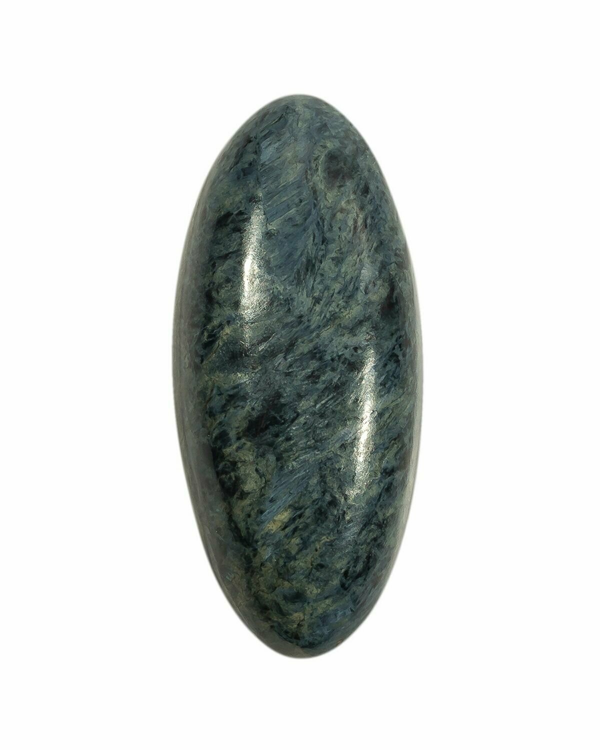 Кабошон из родусита размером 32х14х7 мм.