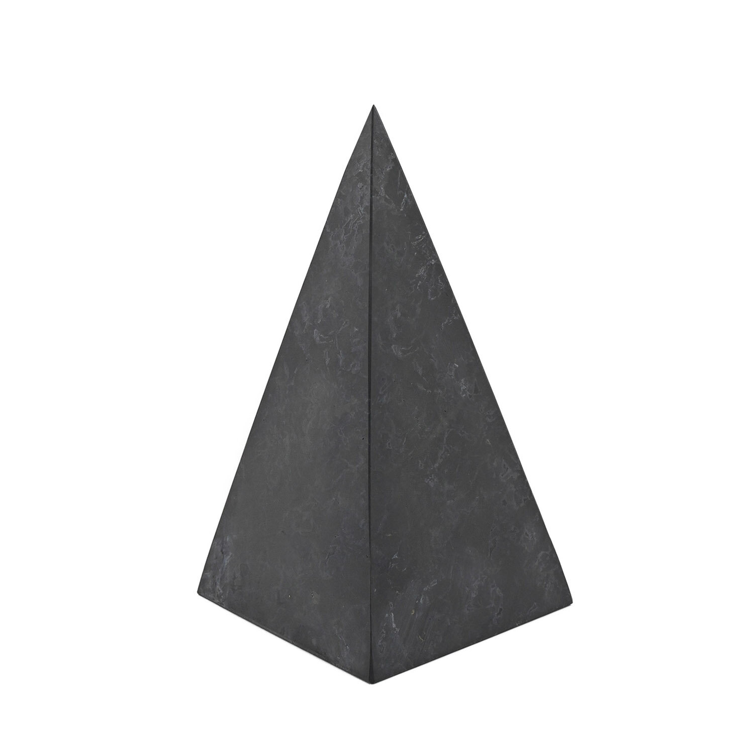 Пирамида из шунгита неполированная высокая, размер основания 40-45мм. .