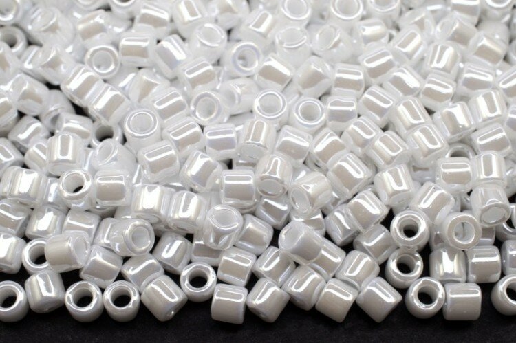 Бисер японский MIYUKI Delica цилиндр 8/0 DBL-0201 белый жемчужный, 5 грамм
