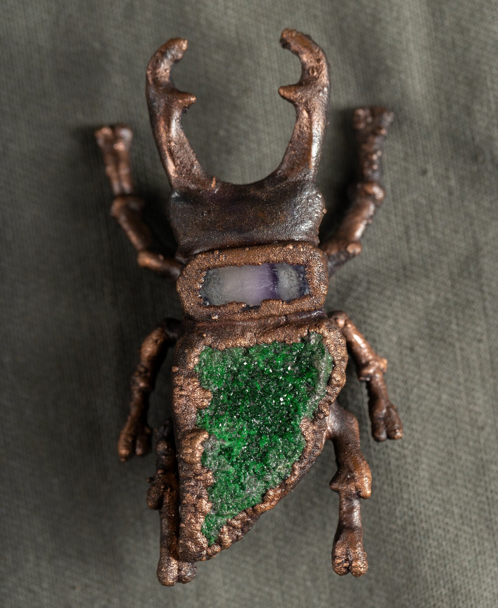 Брошь, гранат, флюорит