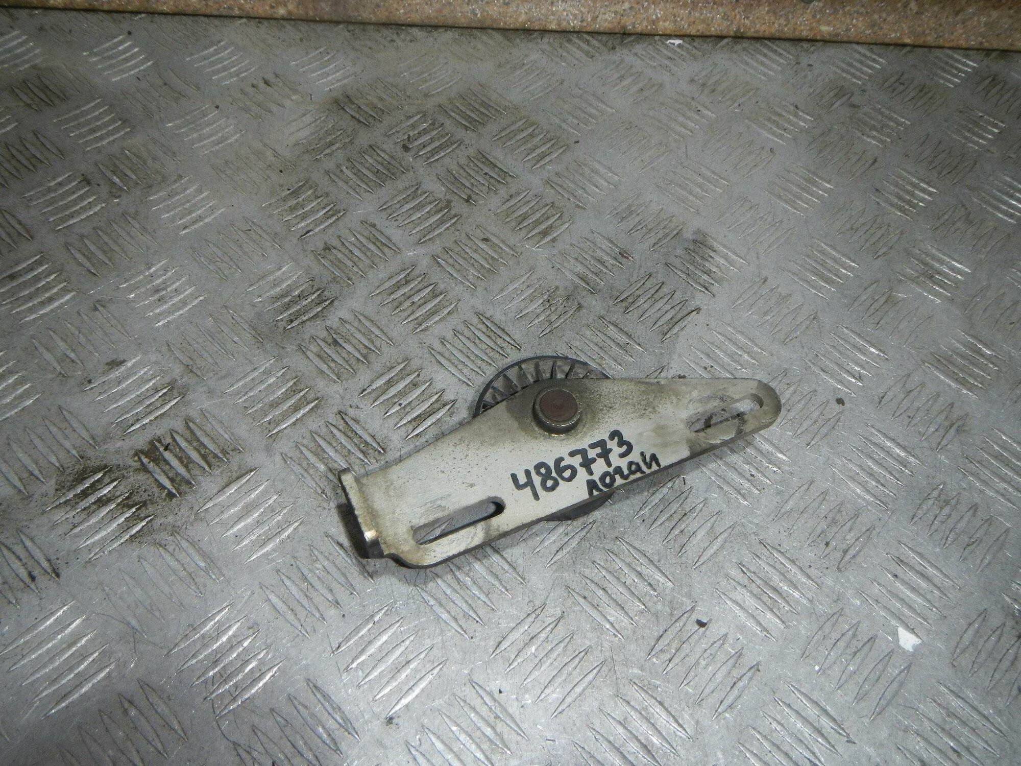 Б/У Ролик-натяжитель, Renault (Рено)-LOGAN (14-) RENAULT LOGAN (14-) Ролик-натяжитель ремня генератора,1.6 Без повреждени...