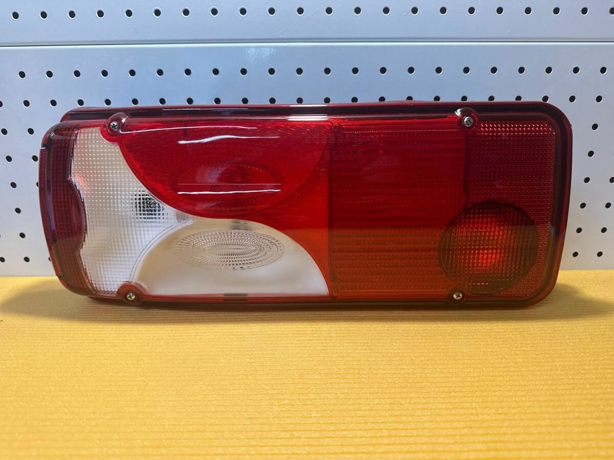 Фонарь задний многосекционный левый Scania