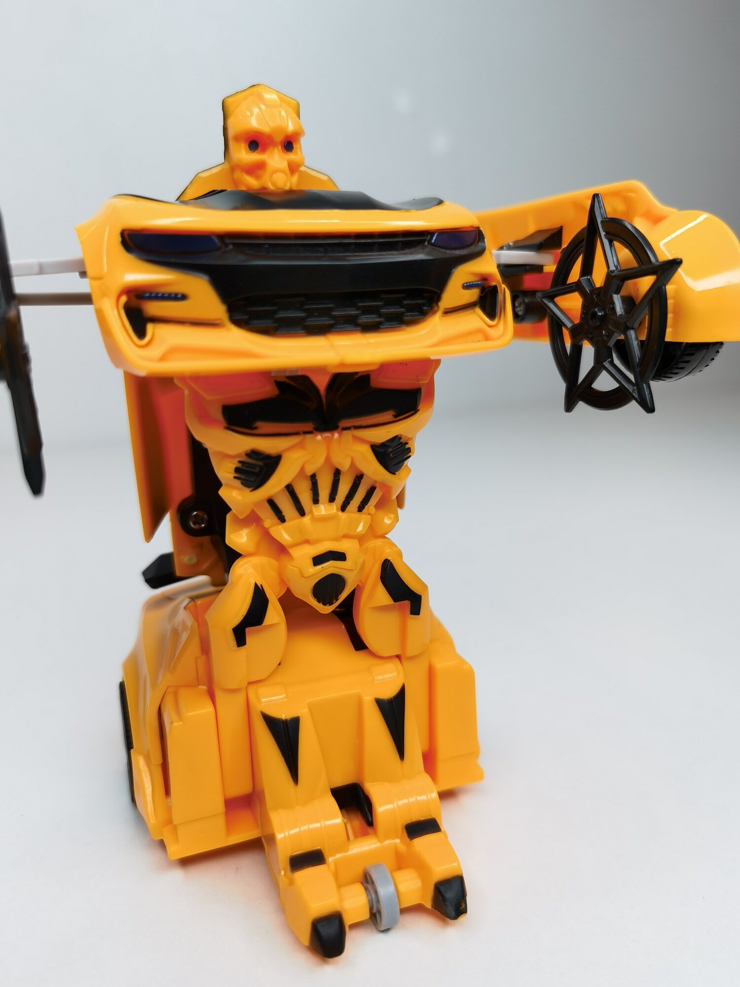 Робот Трансформер машинка Бамблби 12-15 см / Автобот Бамбалби Оптимус Прайм / Робот желтый / Большой робот-трансформер / Машинка-робот / Игрушки для мальчиков