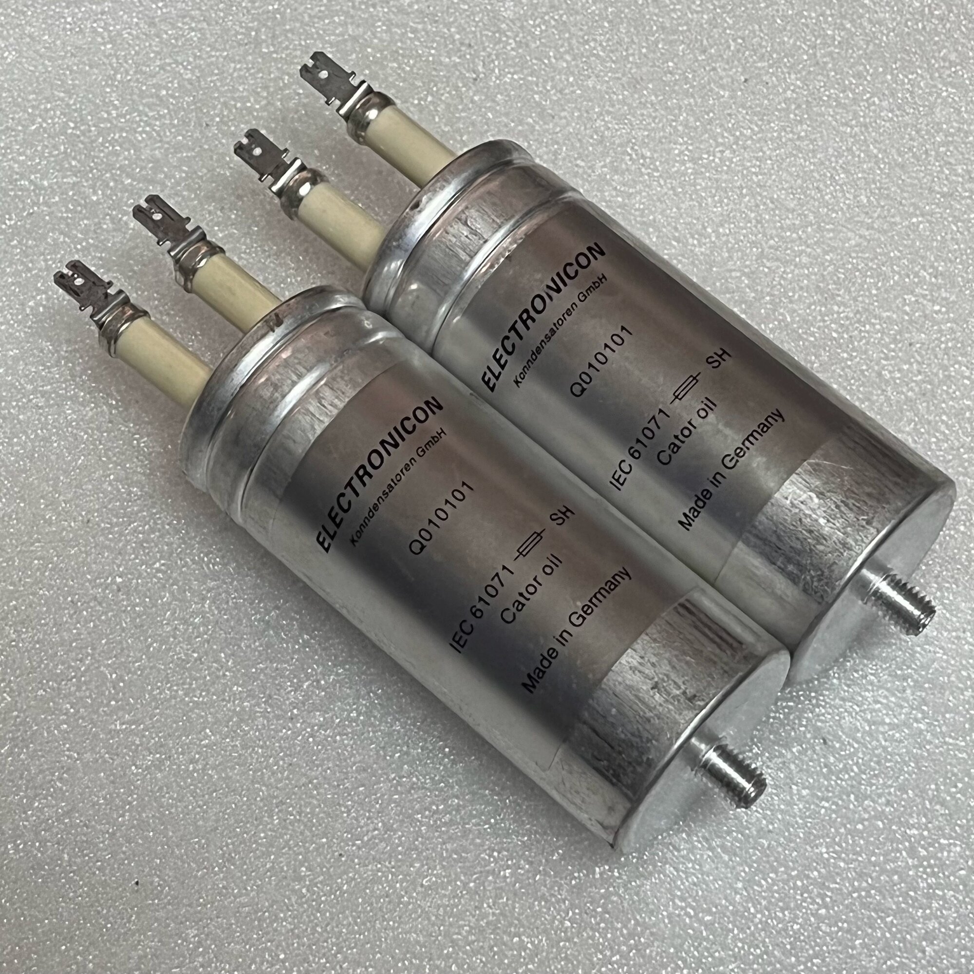 ELECTRONICON 1UF 2700VAC 4000VDC аудио фильтрующий маслонаполненный конденсатор 1шт цена