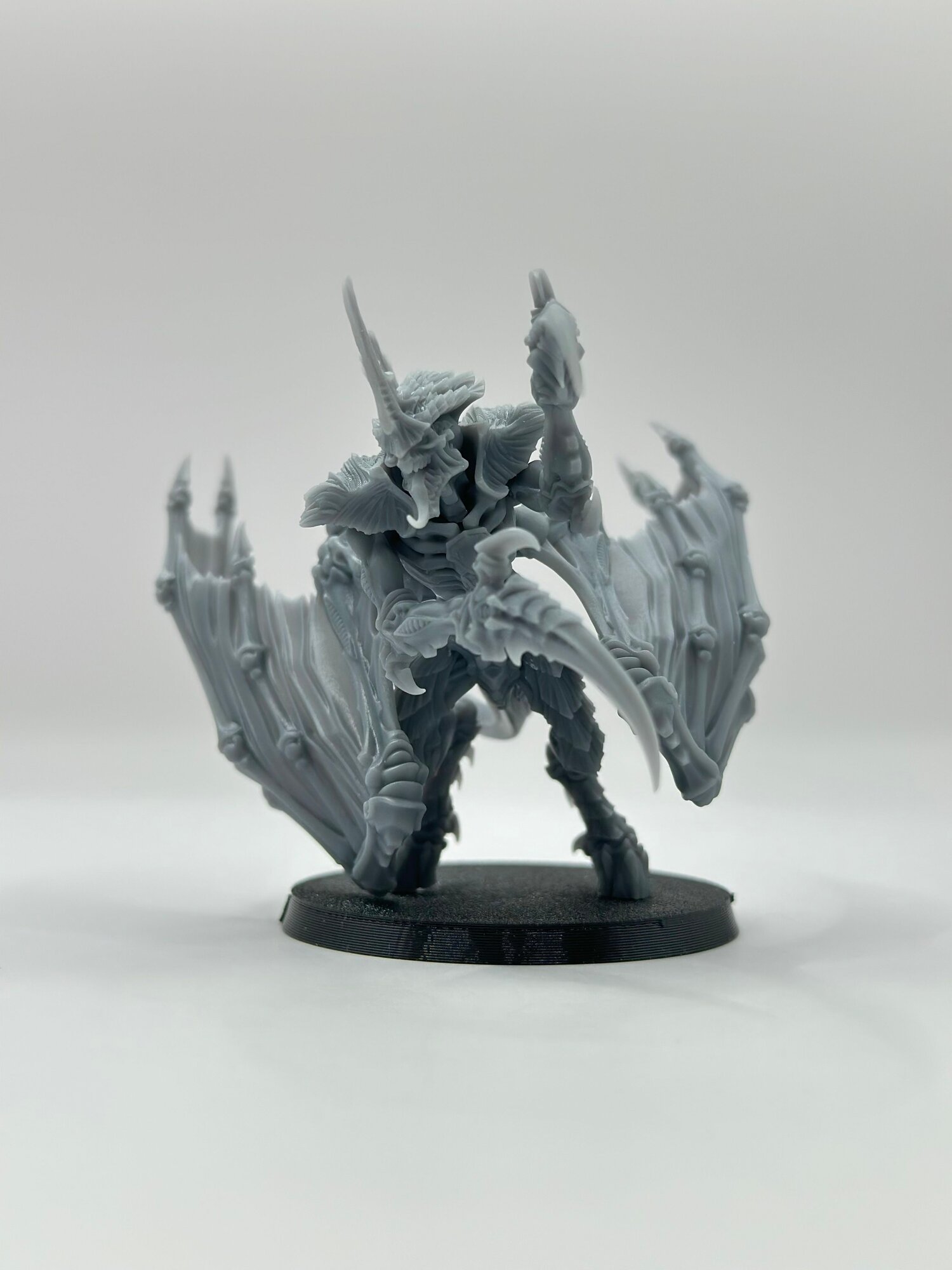 Миниатюра "Tyranid: Tyranid Prime" Warhammer 40k, НРИ. 1 штука.