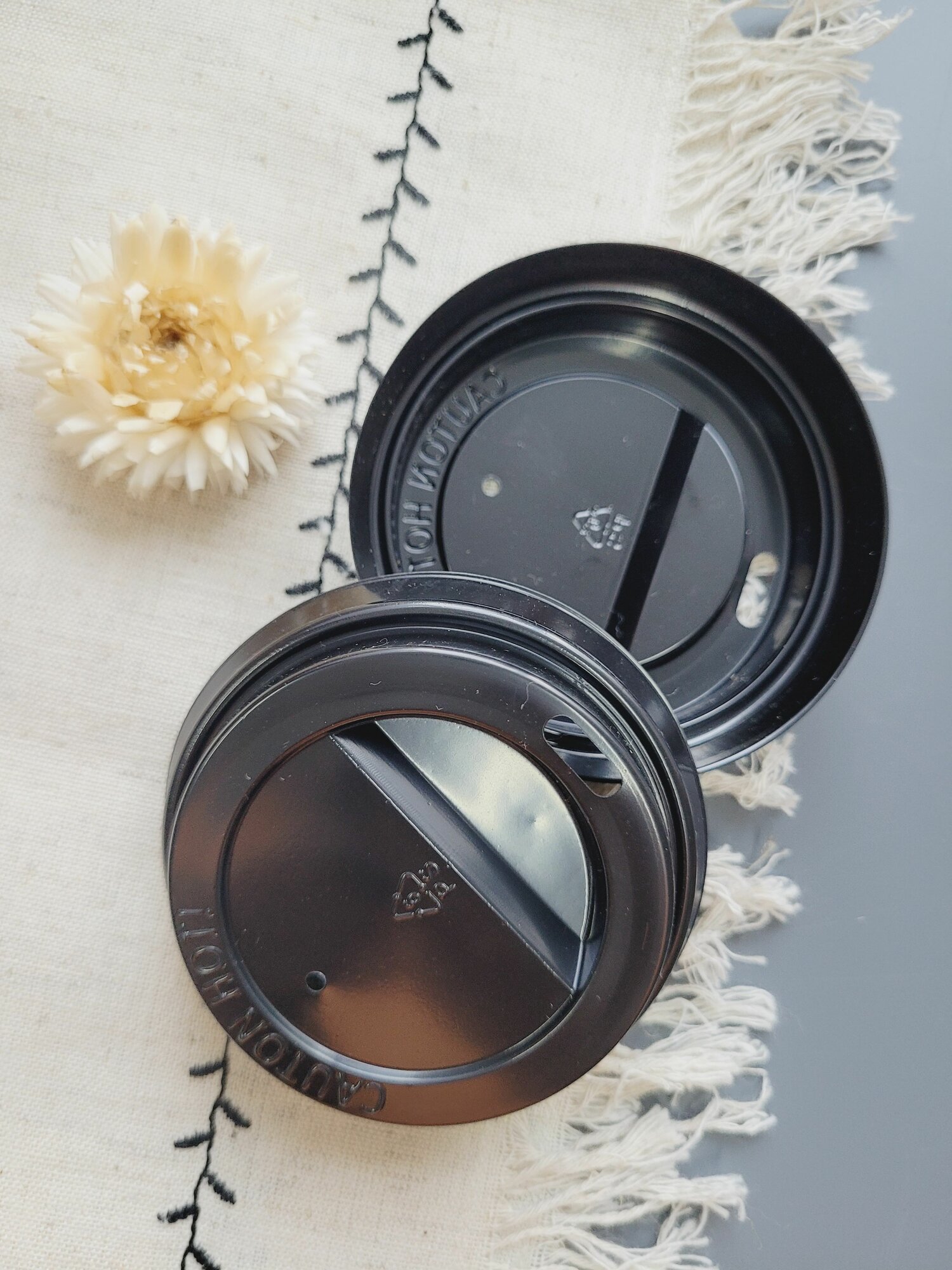 Крышка одноразовая с питейником черная для стакана 90 шт, диаметр 7.5 см, черная. Garcia de Pou. Испания.