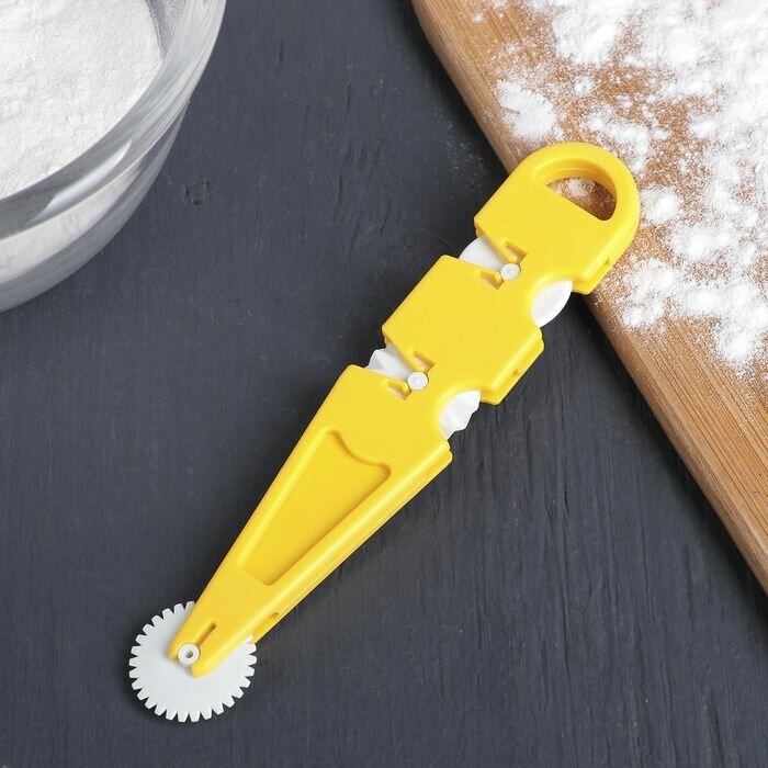 Валик для нарезки и тиснения теста Доляна "Помощник", 13х2,5х0,5 см, 3 насадки