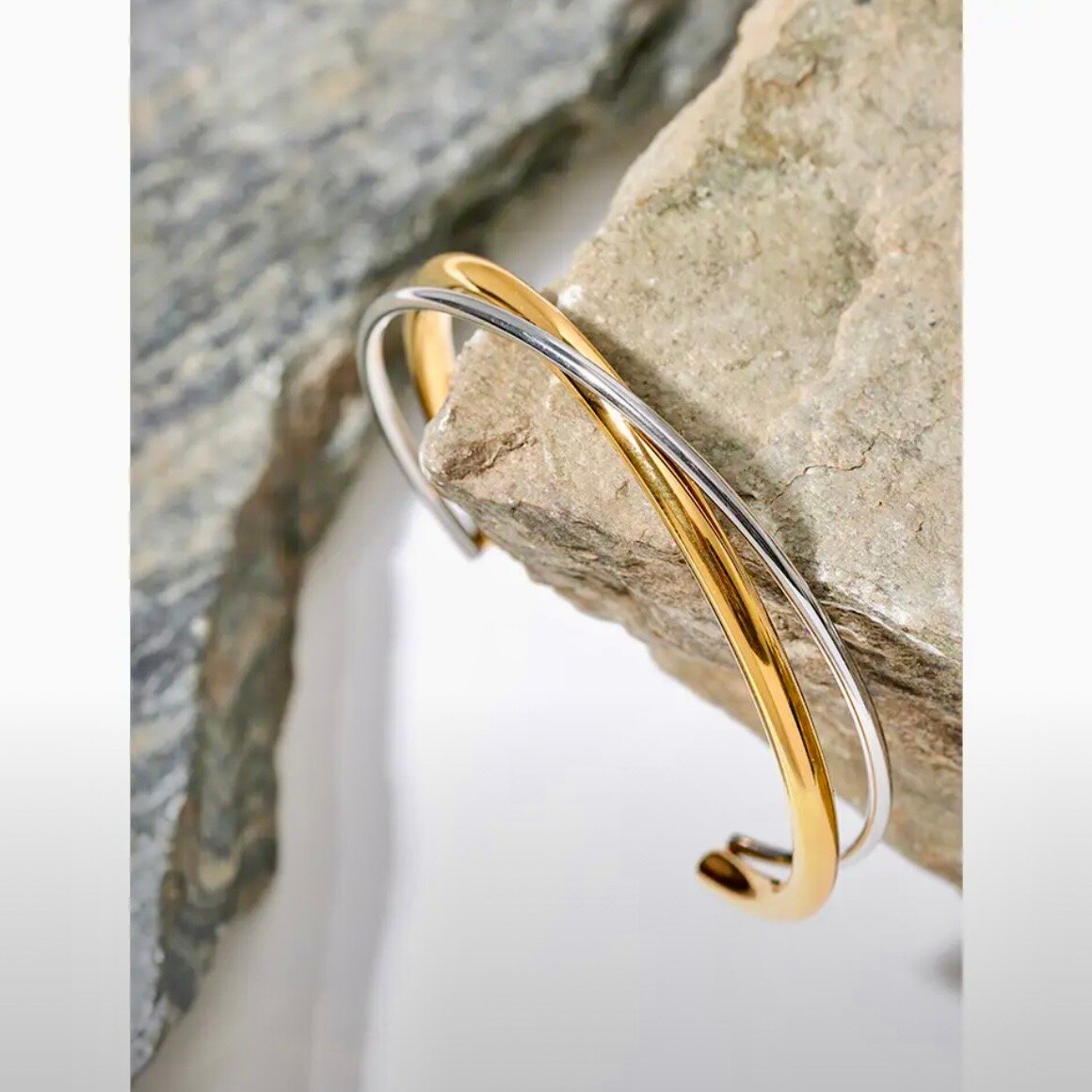 Жесткий браслет