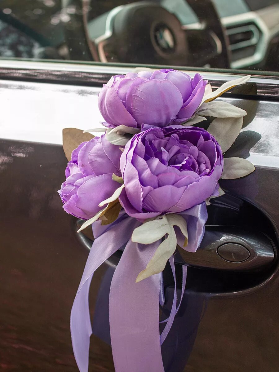 Свадебное украшение машины на ручки и зеркала молодоженов