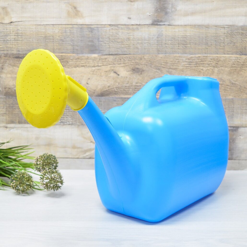Лейка 10л с рассеивателем пластиковая, ярко-синяя для полива растений