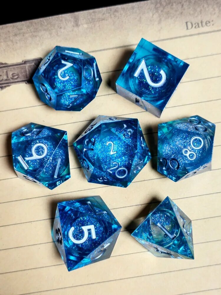 Набор кубики ДнД из смолы, дайсы для настольных игр, кости для Dungeons & Dragons, синие с серебряными цифрами, эффект голубого песка