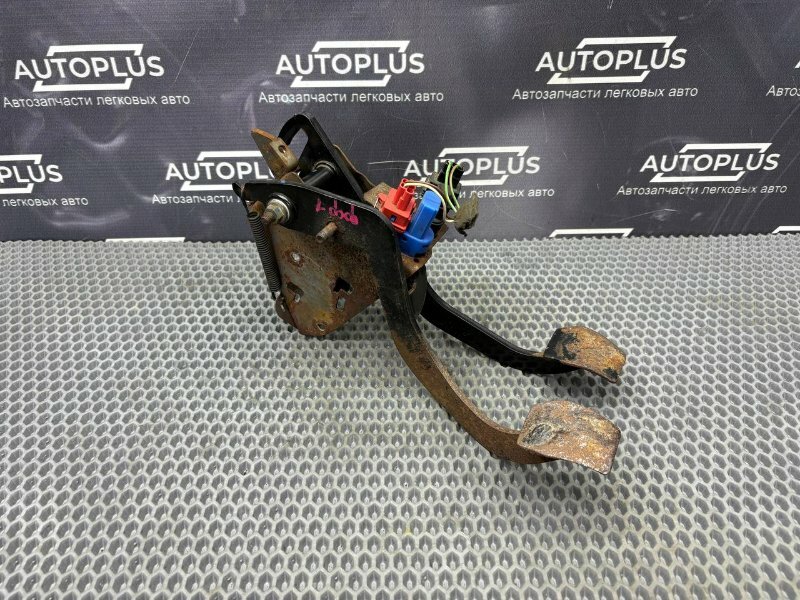 Блок педалей