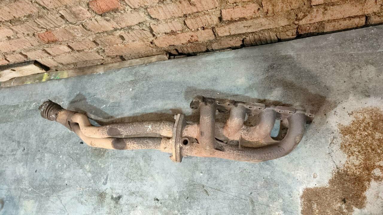 Выпускной коллектор Volkswagen Passat B5 1999 058253033A