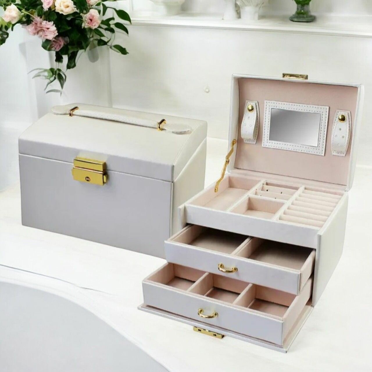 Шкатулка для украшений Агата, белый шелк