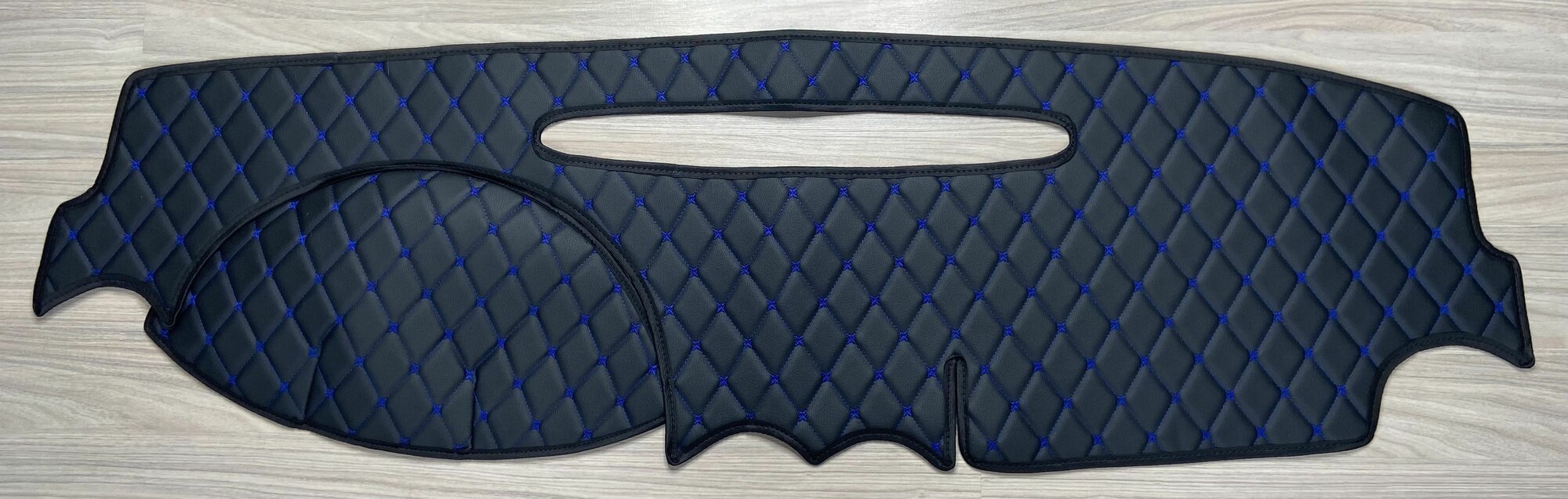 Накидка на приборную панель