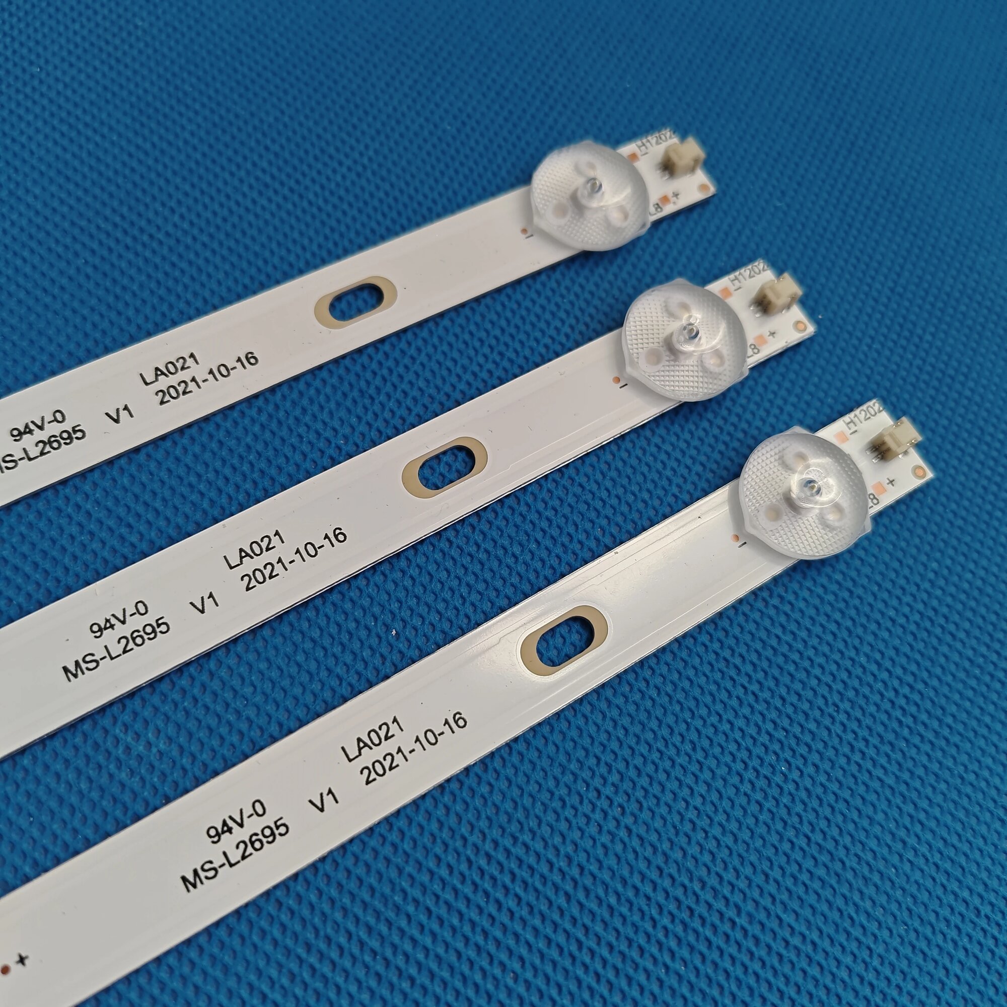 Лента светодиодной подсветки 750 мм для телевизора SMX4019SM LE-4019N MS-L2695 NVR-7428-40FHD Rca Rtv4019sm CENTEC CT-8240 TF-LED40S44T2
