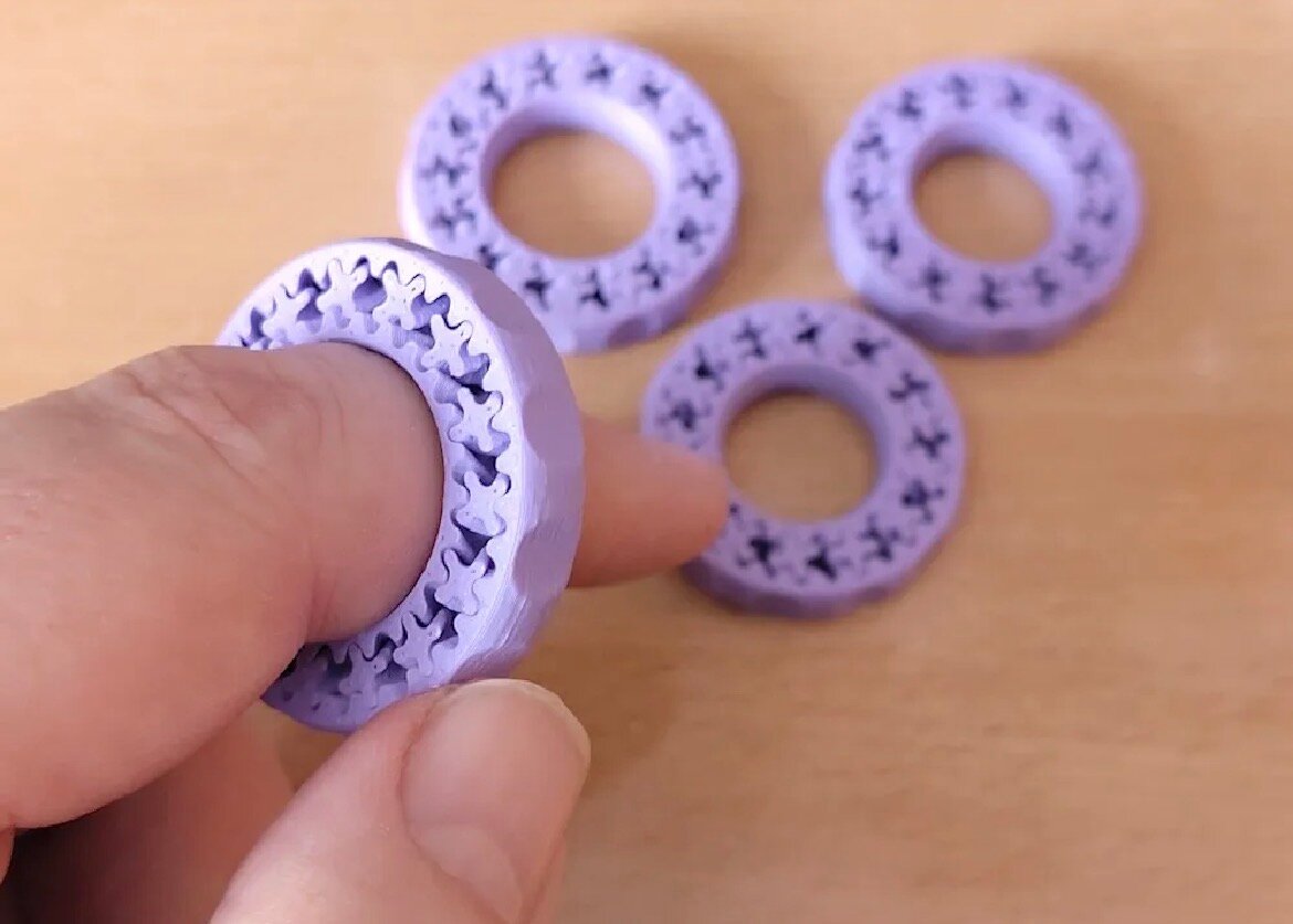 Кольцо -Спиннер( цвет прийдет любой)