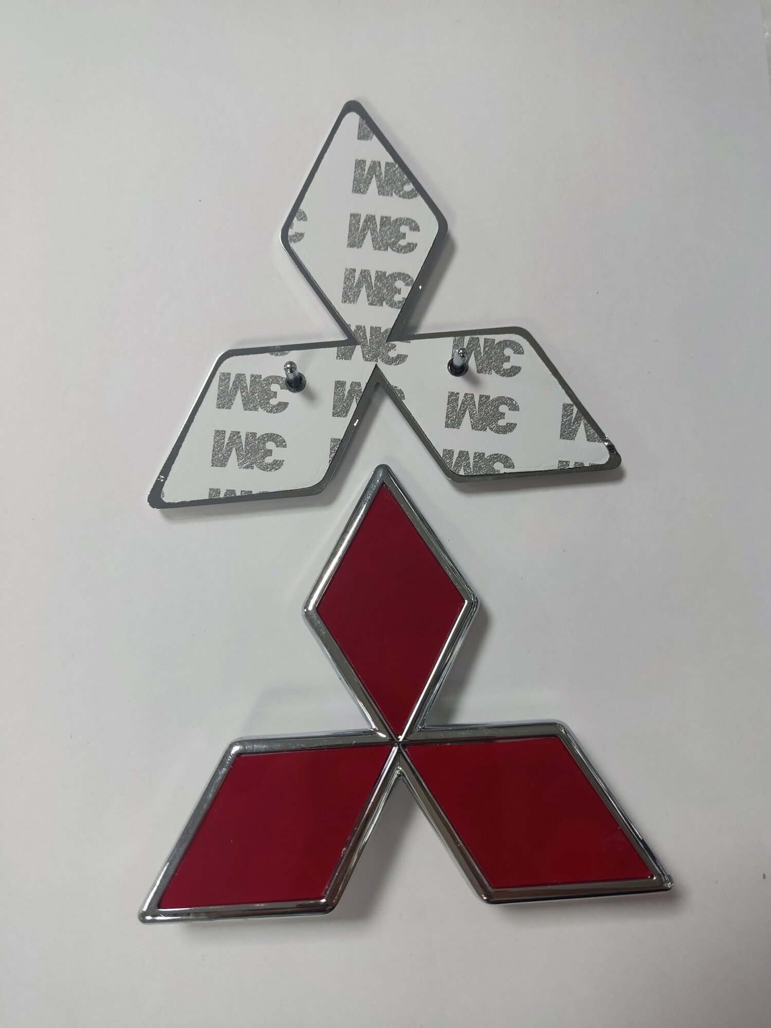 Эмблема Mitsubishi "Логотип", красная, самоклеящаяся, пластик, 11.5 см