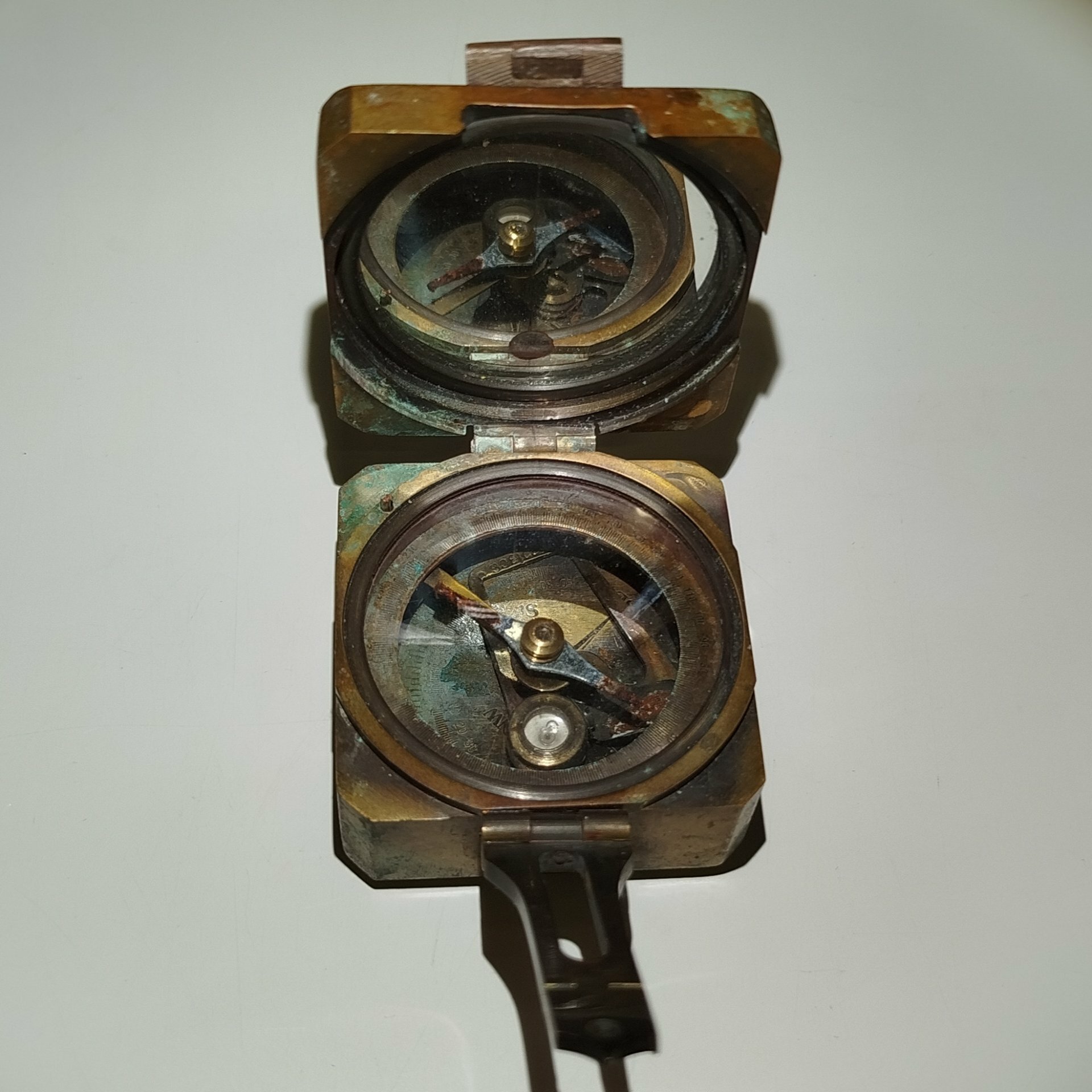 Компас геологический "Marine Arts", латунь, железо, медь, стекло, Индия, 1970-2000 гг.