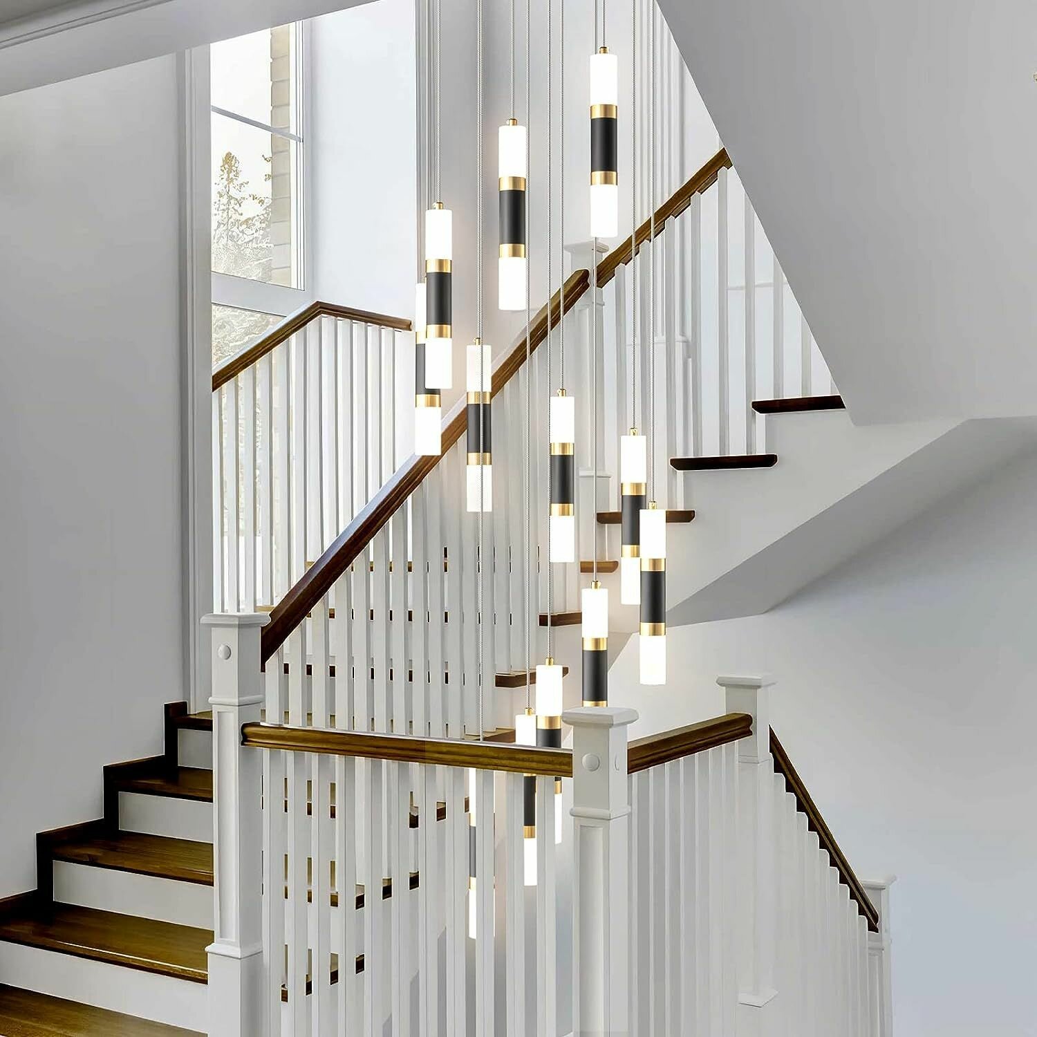 Потолочная люстра для двухуровневой лестницы